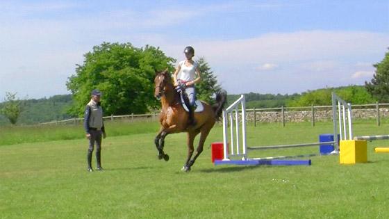 Améliorer la position du cavalier à l'obstacle | Horse Academy